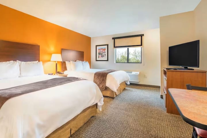 2 Units | Spacious Stays | W/ Kitchenettes - Kennewick, WA