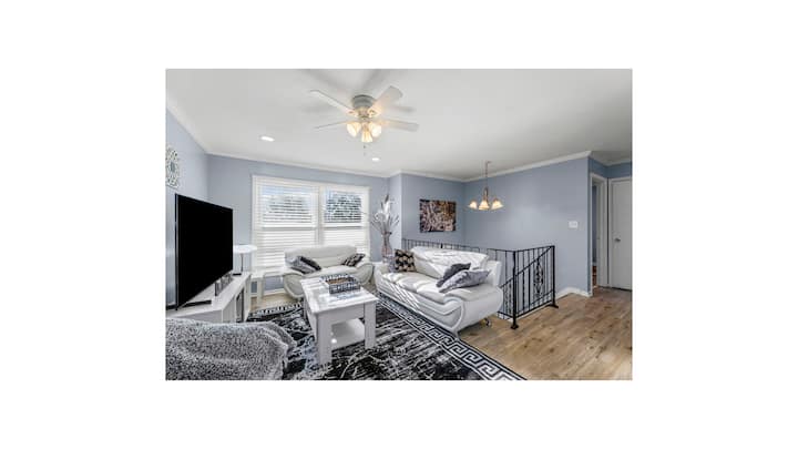 Olathe Duplex By Ydsh Guestmind - Olathe, KS