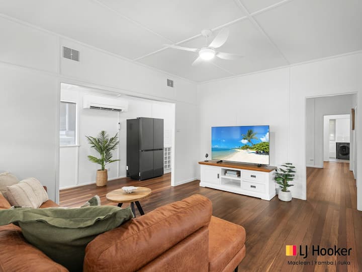 A Classic Iluka Cottage With A Fresh New Soul - Iluka