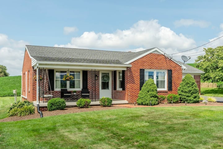 Cottage On Main | Playground + Fire Pit! - Morgantown, PA