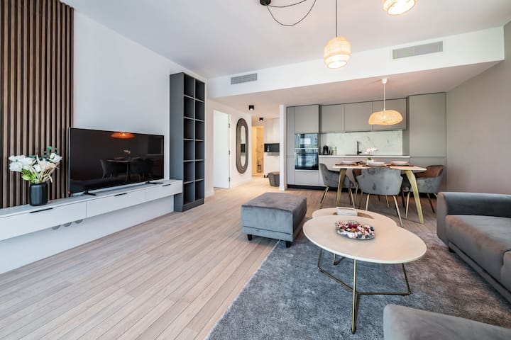 Central Modern 2br Escape - Great Balcony And View - Bucharest