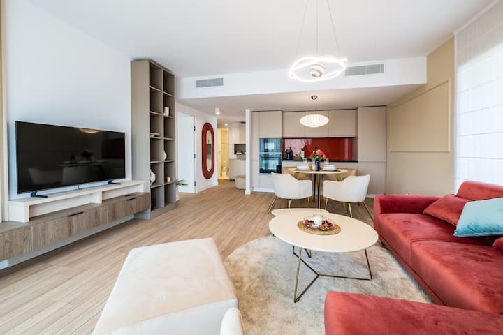 Crimson Heights - 2br Apartment With Balcony - Bukarest