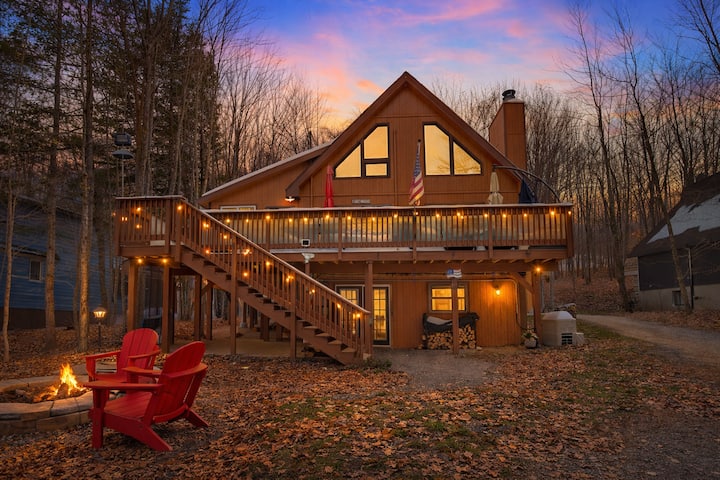 All-season 4br Pocono Chalet | Walk To Lake & Ski - Lake Ariel, PA