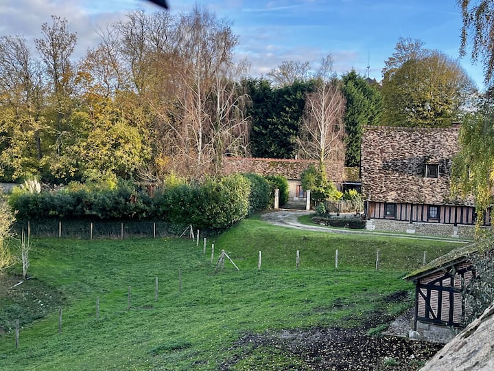 Le Pigeonnier Du Domaine De Tourny Vue Sur L’étang - Tourny