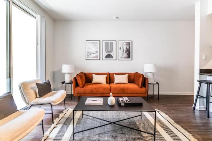 Santa Monica | 2br / 2ba | Walk To Beach & Pier! - Santa Monica, CA