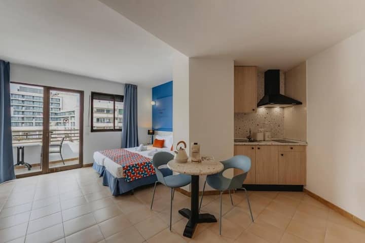Sleek Apartment Perfect For History Enthusiasts - Palma