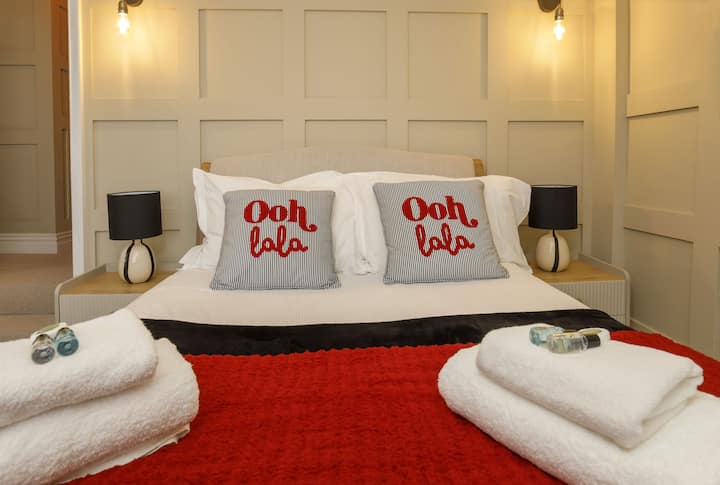 65 Monkgate Sleeps 10 With Parking - York, UK