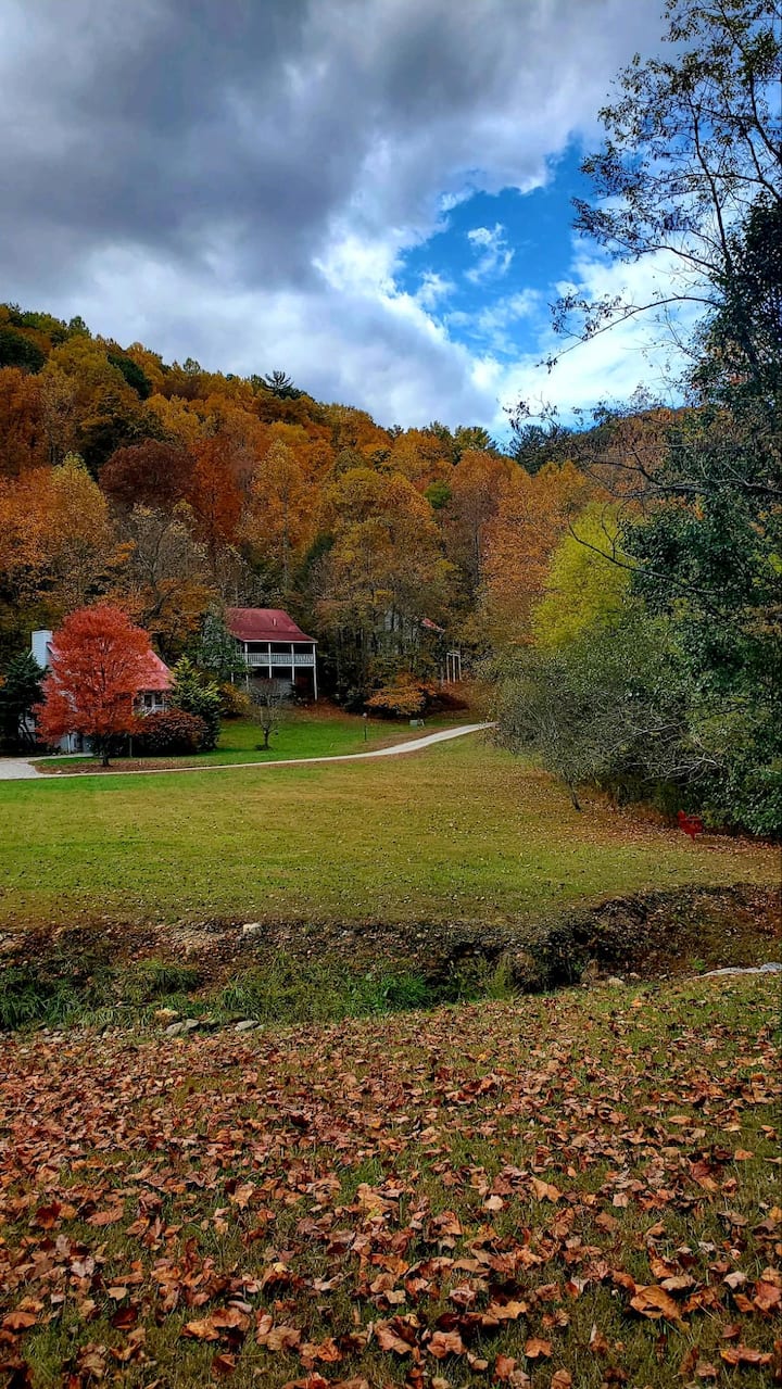 Eagles Roost Cabin, Stunning Treetop Mtn Views - Blairsville, GA