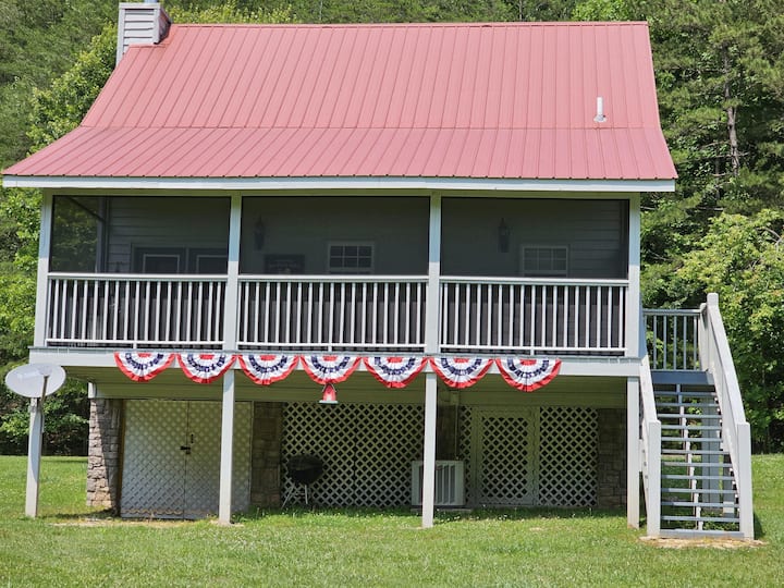 Honeysuckle- Coosa Creek Views Of Falls. - Blairsville, GA