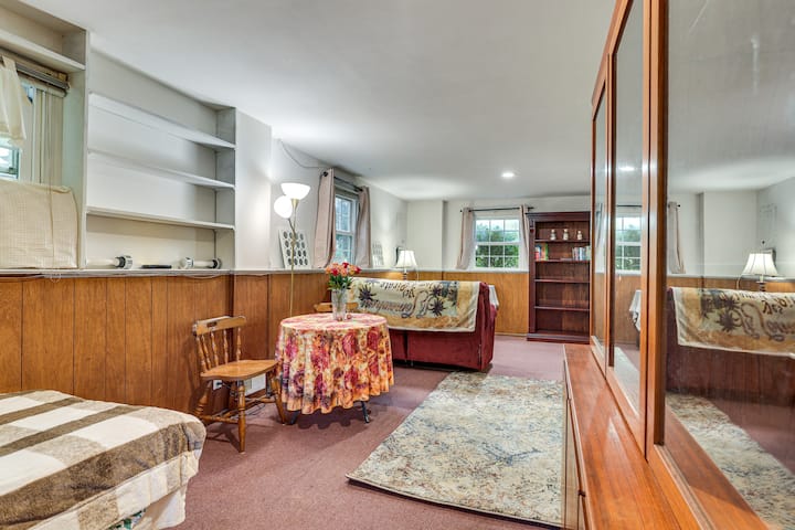 2 Mi To Nyc Train: Wfh-friendly Greenwich Apt! - Greenwich, CT