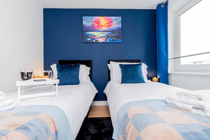 Modern Comfort | 2-bed, 2-bath With Lift Access - Basingstoke