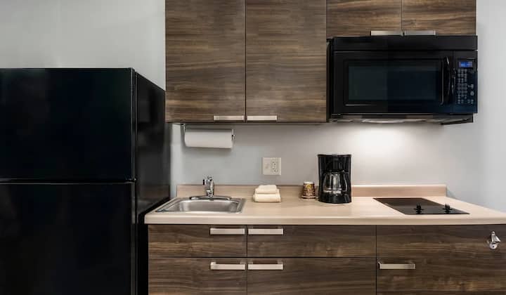 Restful 2 Unit W/ Cooking Area + Private Bath - Saint Joseph, MO