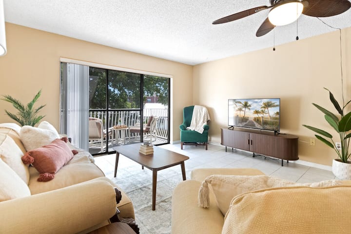 Cocoa Beach Condo W/ Balcony, Pool, & Bbq Grill! - Cocoa Beach