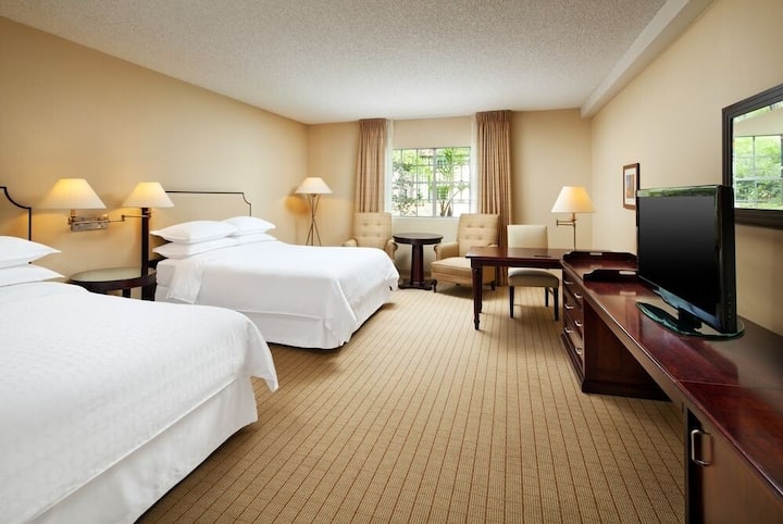 Near Disneyland | 1 King Bed | Anaheim Stay - Anaheim, CA