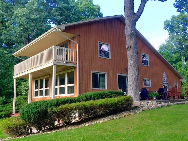 Lakeside Retreat Near Notre Dame - Elkhart, IN