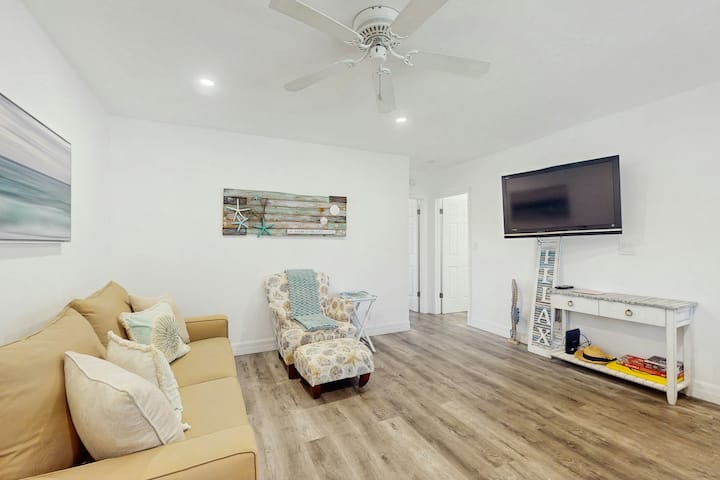 1 Br Condo With Shared Pool - Marco Island, FL