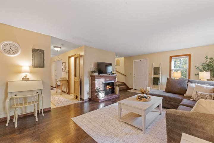 Hiking, Lakes & Cozy Evenings In The Pines - Belmont, NH