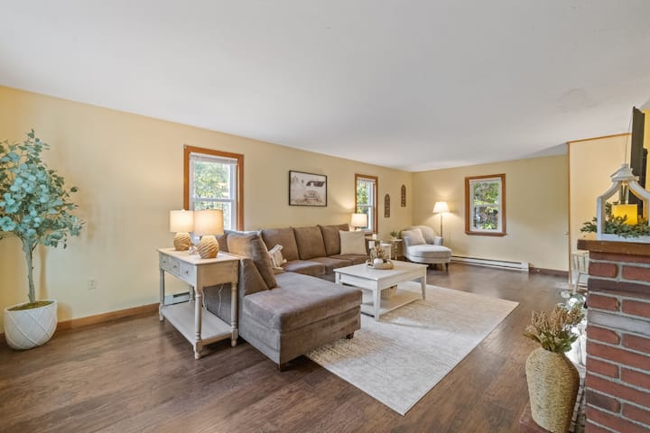 Lakes Region Family Retreat|dog Friendly - Belmont, NH