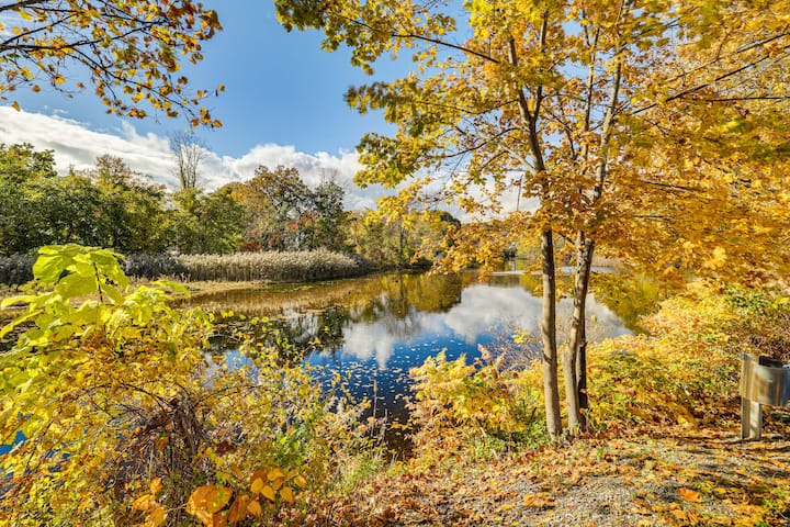 1 Mi To Main St: Riverside Torrington Apt W/ Yard - Highland Lake, Winsted