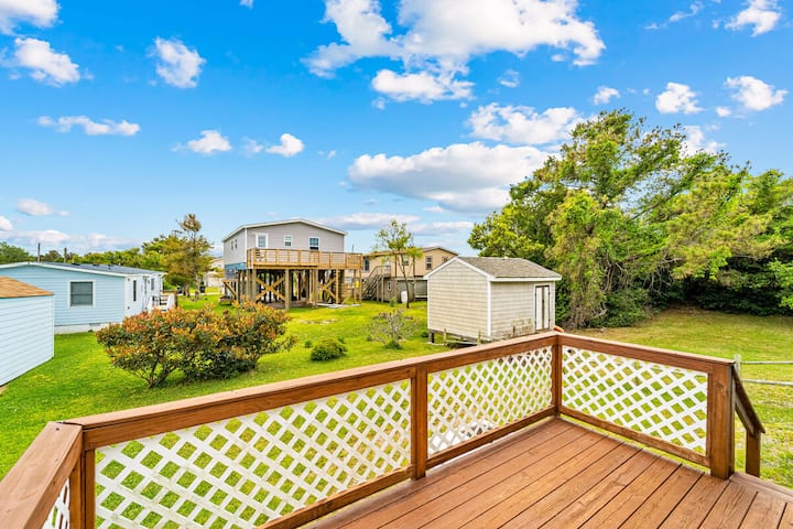 2br Dog-friendly Home W/ Deck & Arcade - Frisco, NC