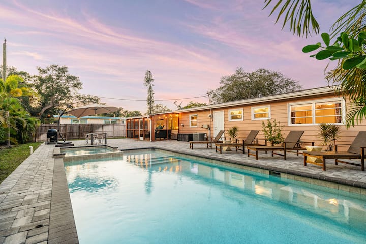 Cottage On Bay | Private Pool + Hot Tub - Sarasota, FL