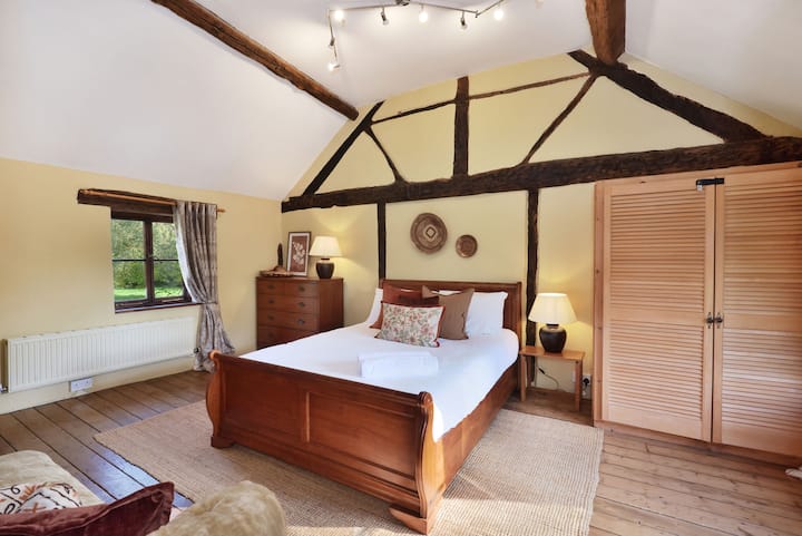 Historic Farmhouse • Families • Pets • Nr Bromyard - Worcestershire