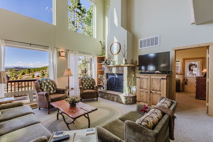 Peaceful Retreat W/ Views & Cozy Gathering Spaces - 파고사 스프링스