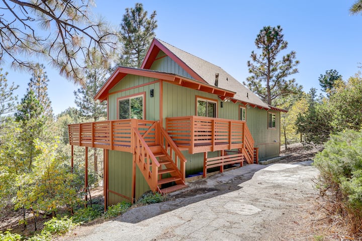 Deck + Views: Modern Cabin Near Lake Arrowhead! - Lake Arrowhead, CA