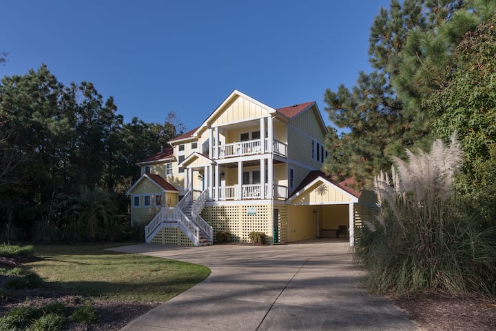 Duck Retreat | Pool, Hot Tub & Sleeps 16 - Duck, NC