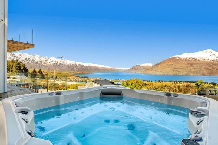 The White House - 퀸스타운