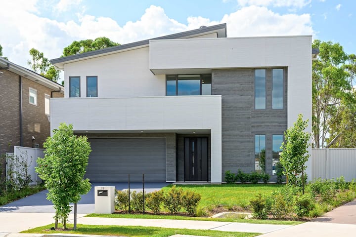 Luxury Home Near Camden, Leppington & Campbelltown - Camden