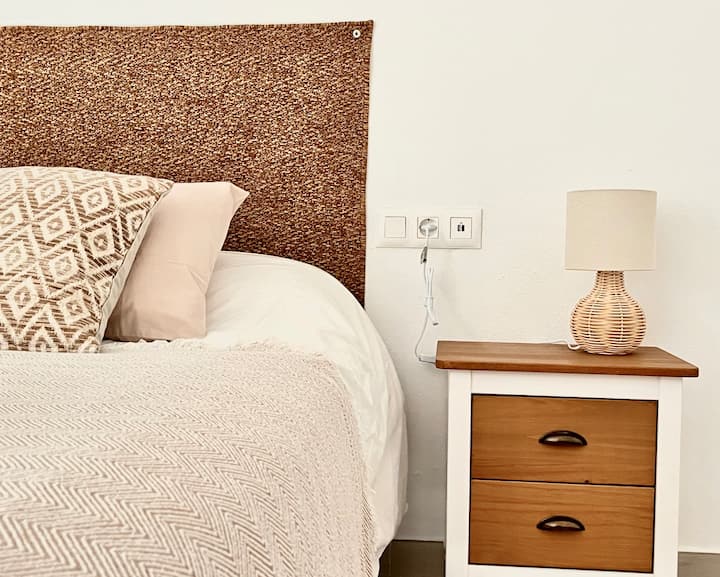 Casa Burgao 1 On Front Line Opposite Natural Pools - La Graciosa