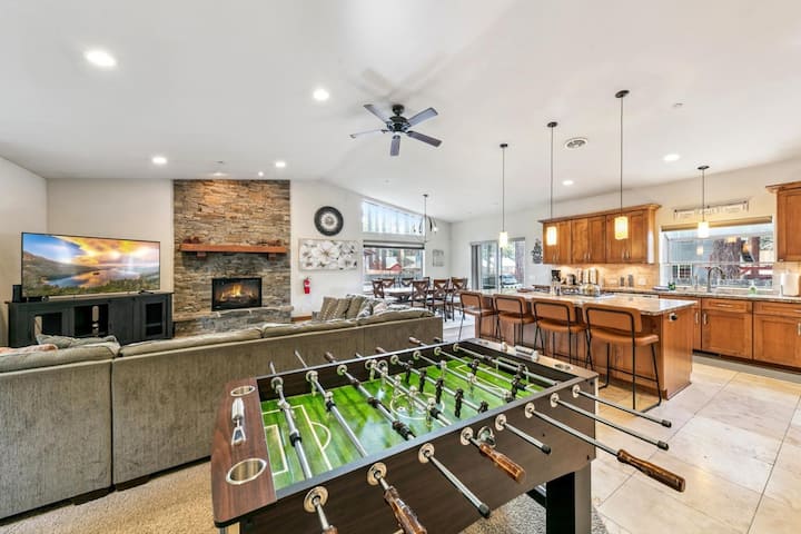 Angora Lodge: Hot Tub, Game Room, Dog Friendly - South Lake Tahoe, CA