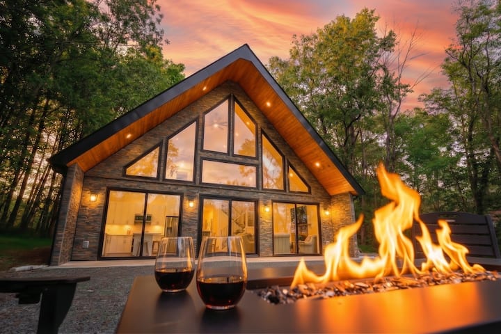 Lake Haus Retreat | Boating, Beaches, Golf, Pools - Lake Ariel, PA