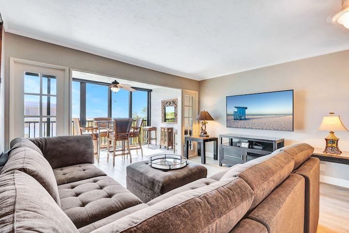 Harbor Towers – Bayfront Luxury With Pool & Tennis - Siesta Key, FL