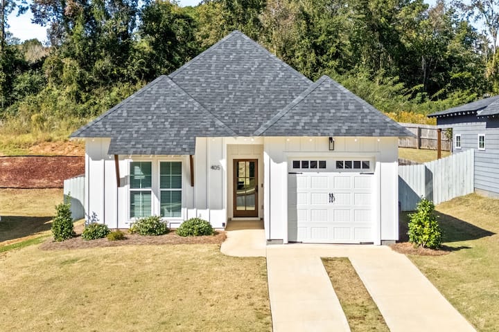 Modern Auburn Retreat|3br Near Campus + King Suite - Auburn, AL