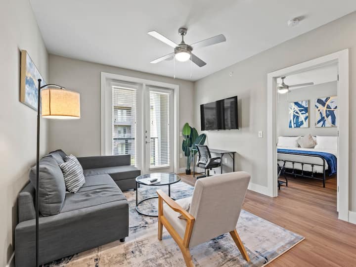 Elegant King Bed+stockyards+gym+pool+free Parking - Fort Worth, TX