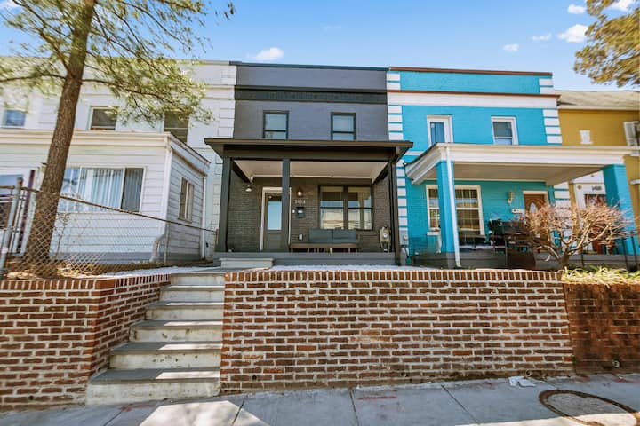 Spacious Nw Dc Home W/parking Sleeps 14 - Bethesda, MD