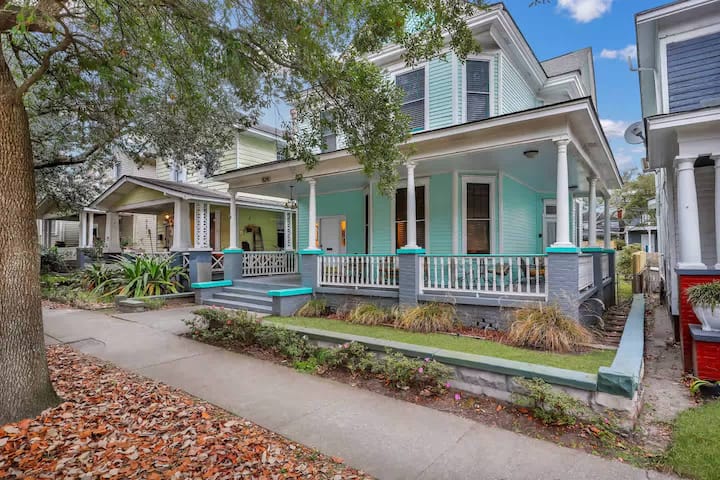 Historic Downtown Victorian Home Near Forsyth - Savannah, GA