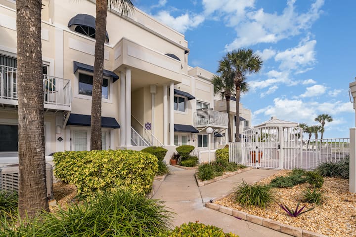 Oceanview Condo Private Balcony Sunrise View - Cape Canaveral, FL