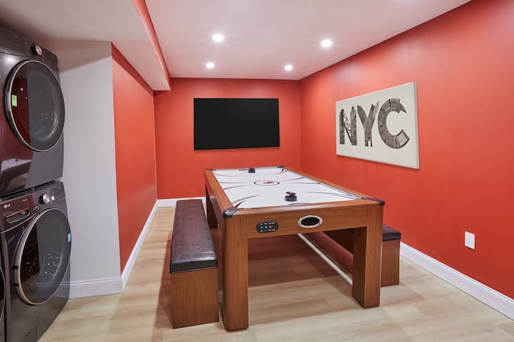 Classic 3br Brownstone Abode Near Subway - New York City