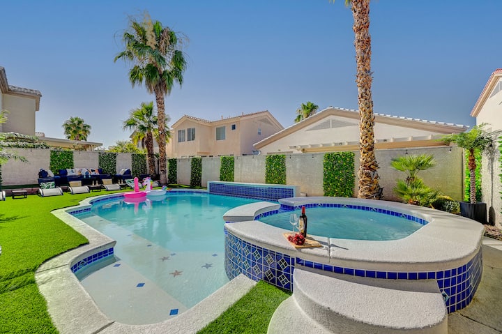 30% Off • Luxe Home W/ Pool, Arcade + Pool Table - Spring Mountain Ranch State Park, Blue Diamond