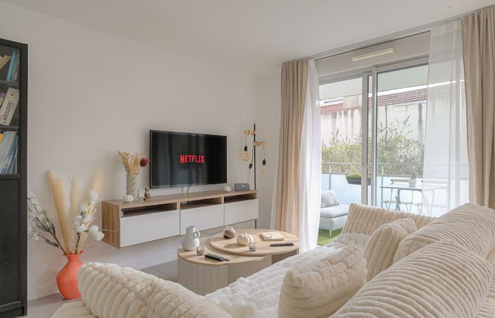 Charmant Et Chaleureux Proche Gratte-ciel - Miribel