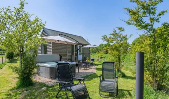 The Bolthole From Plush Huts - Tenterden