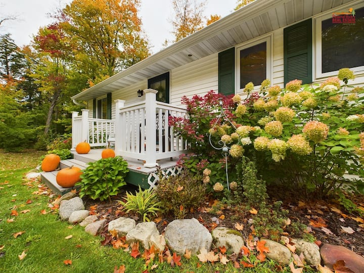 Lakefront, Near Trail, Kayaks Onsite, Fire-pit - Au Train, MI