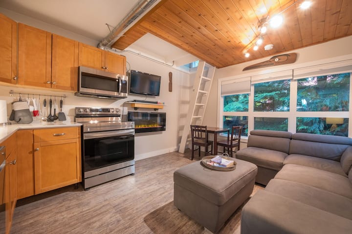 1 Bed + Loft | Walk To Creekside Gondola - Whistler
