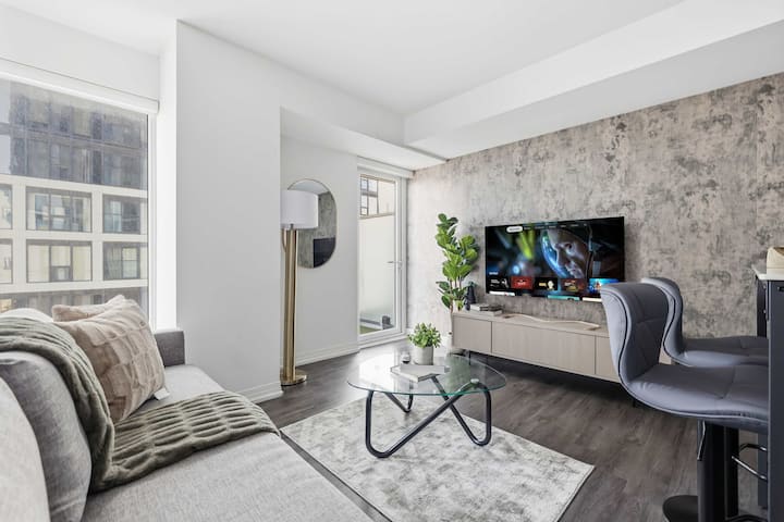Modern Downtown Gem | 1br Condo Near Eaton Centre - Toronto