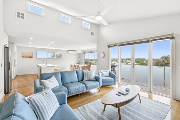 Highview Beach House Ocean Grove Sleeps 9, Views - Ocean Grove