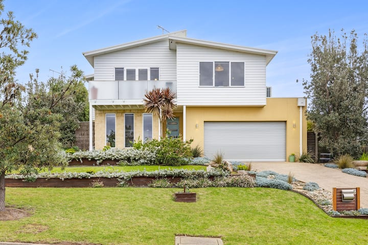 Highview Beach House Ocean Grove Sleeps 9, Views - Ocean Grove