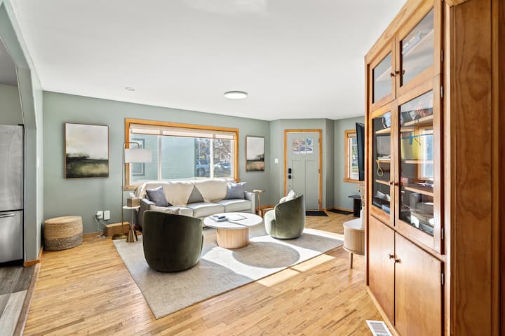 Cedar & Sage House | A Calm & Charming Retreat - Sheridan, WY